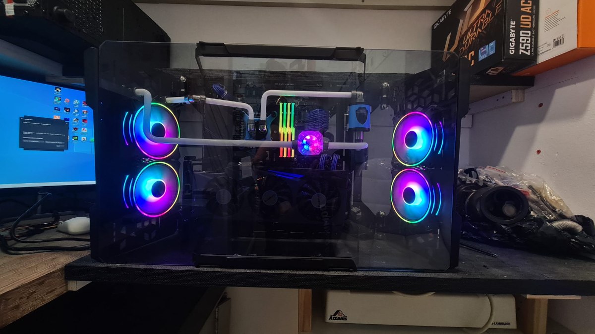 DeBox - מחשבי גיימינג