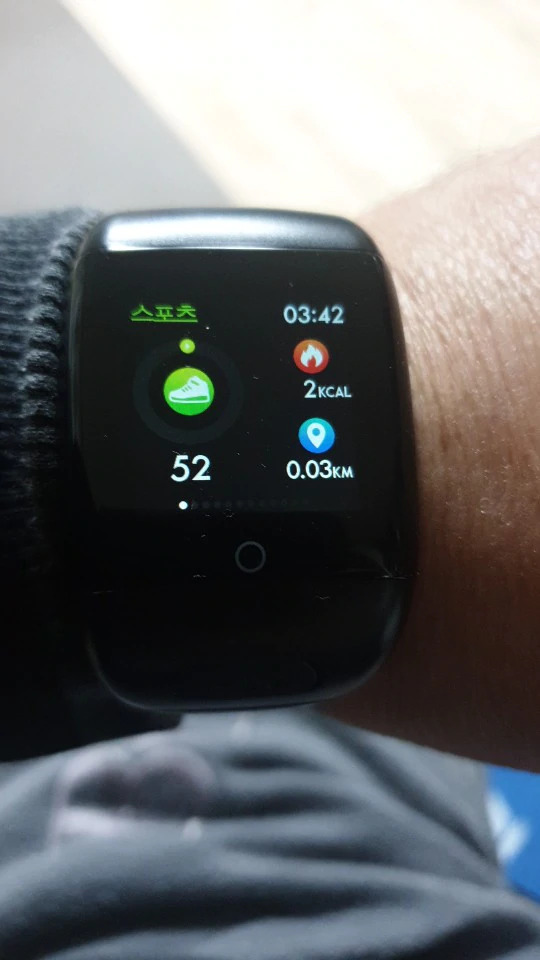 שעון מרובע עם אוזניות- Swatch.plus - גאדג'טים 📱