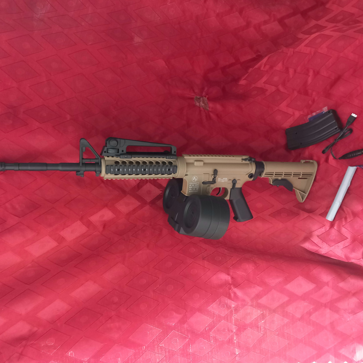 רובה ג'ל אוטומט נטען גודל 82 ס''מ שתי מחסניות - M16 SUBMACHINE GUN