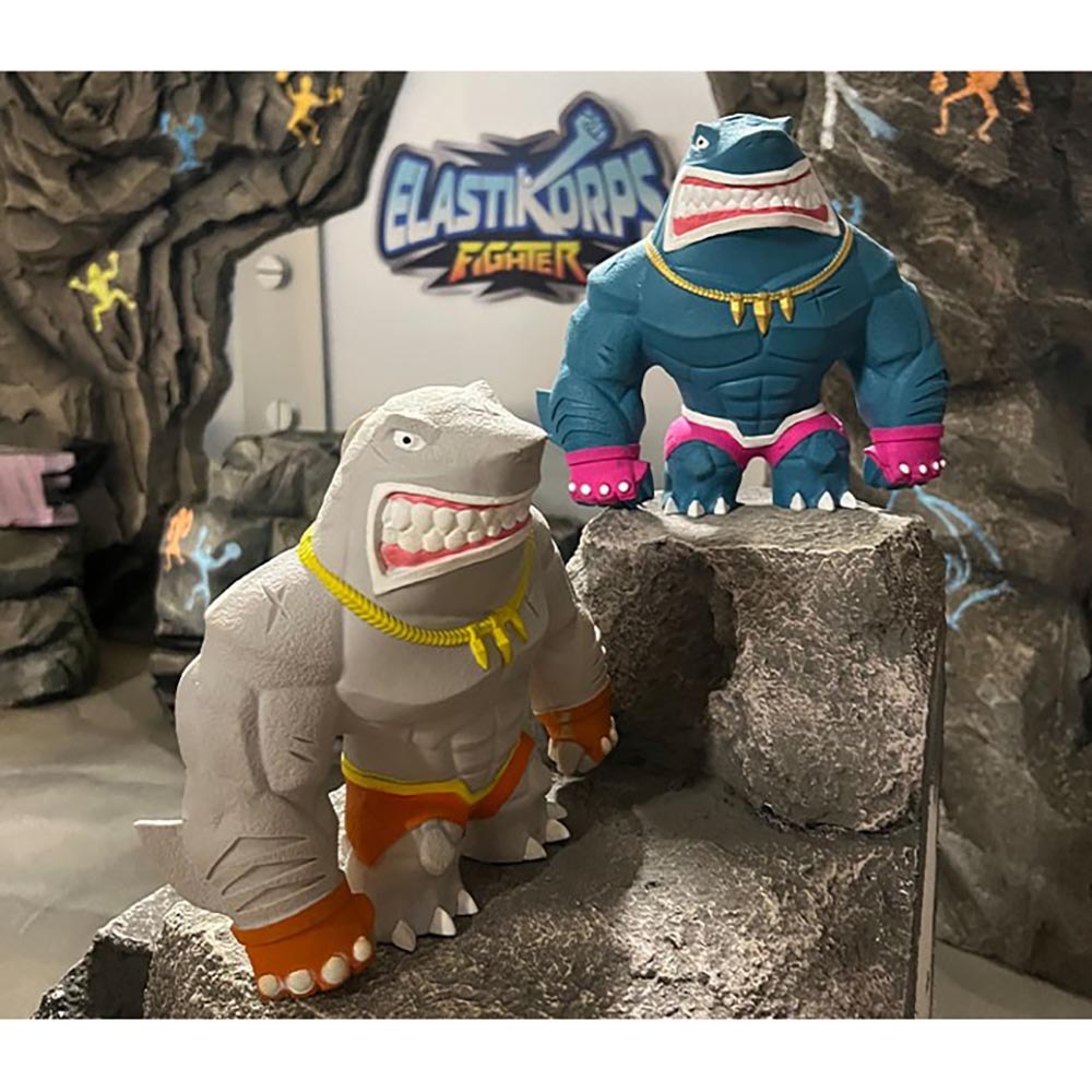 לוחמי אלסטיק פייטרס - דמות מקסי מאקו 21 ס"מ ענק - Elastikorps MAXI MAKO