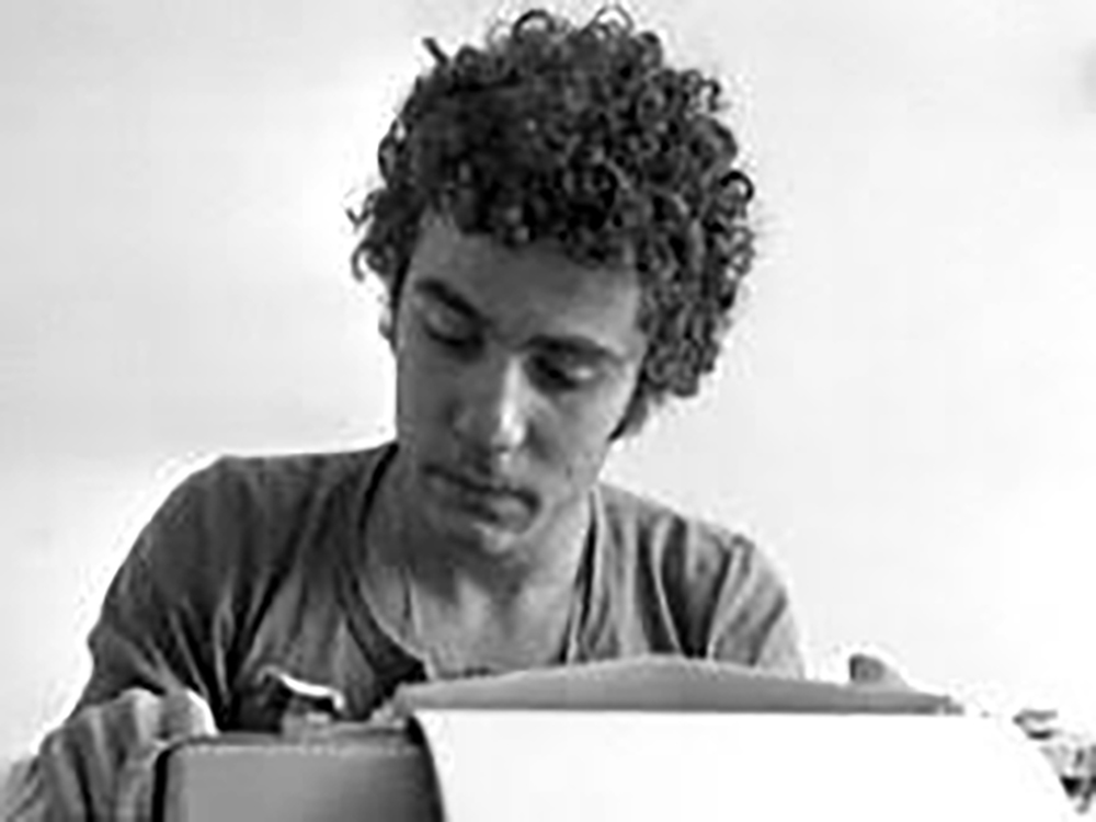 לרכישת שם משפחה - ספרו החדש של רינו צרור